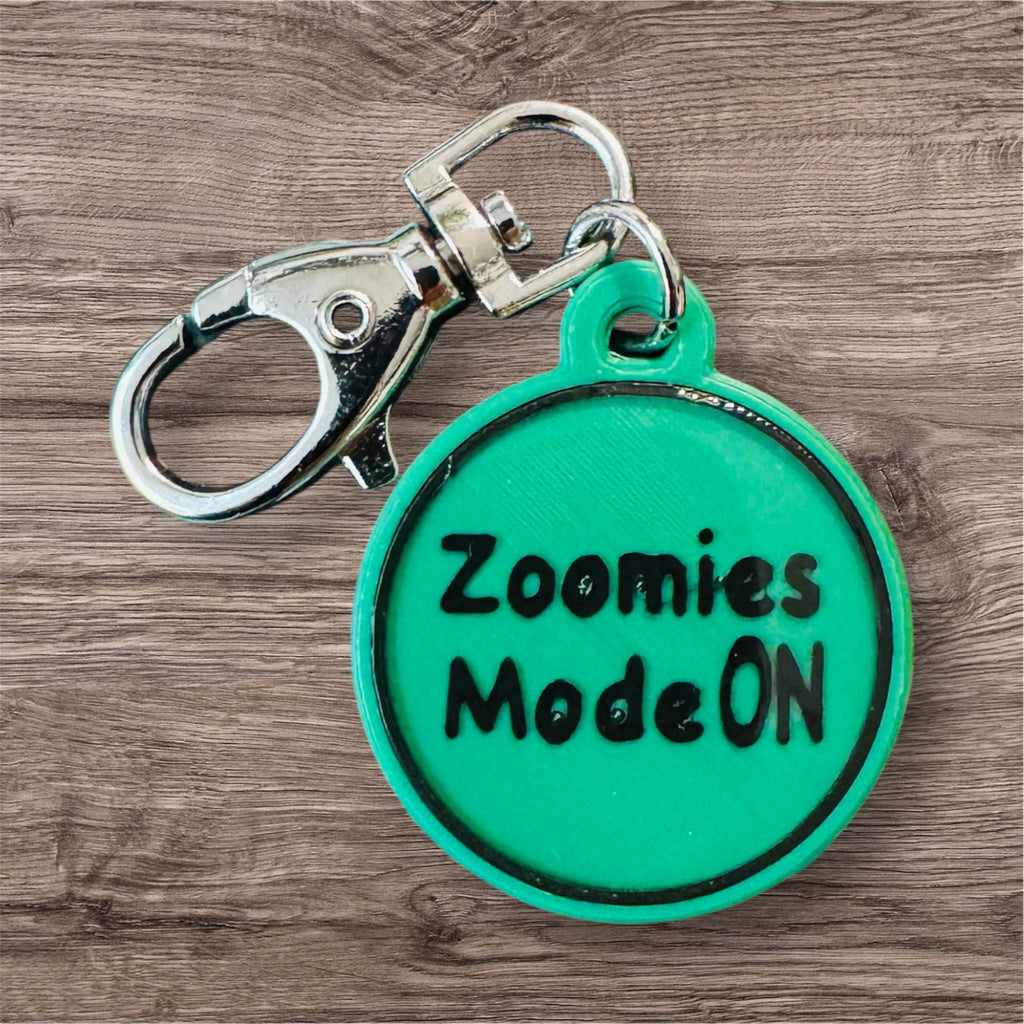 Zoomies Mode ON Tag / Anhänger – Caluchi Petshop